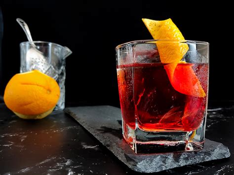 Mixing A Perfect Boulevardier Bourbon Negroni Cocktail Contessa