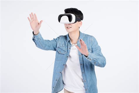 A Young Man With Vr Eyeglasses Picture And Hd Photos Free Download On