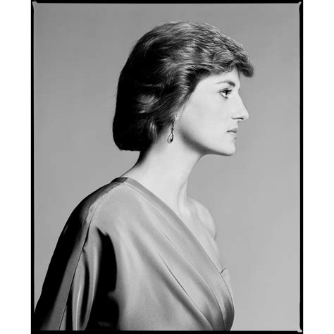 Kensington Palace Displays Never Before Seen Princess Diana Portrait