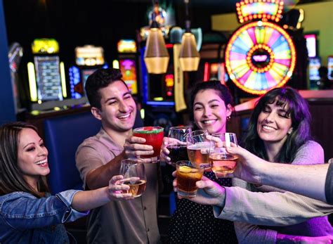 9 Best Restaurant Chains To Visit For Happy Hour