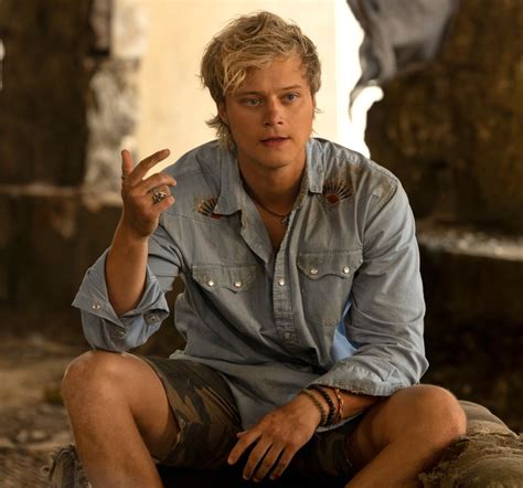 Steal The Look Dress Like Jj Maybanks From Outer Banks Elemental Spot