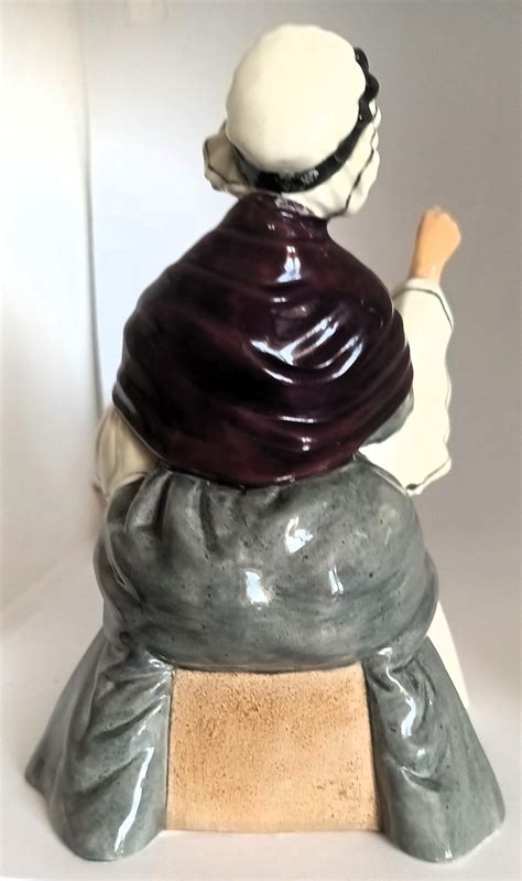 Royal Doulton Porcelain Figurine ~ Schoolmarm ~ Hn 2223 Applecross