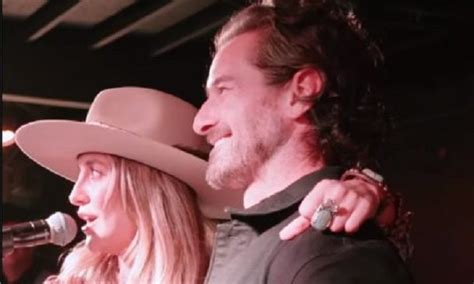 Lainey Wilson Brings Yellowstone Co Star Ian Bohen On Stage In