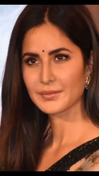 Husn Parcham Kat Best Look In Saree Youtube