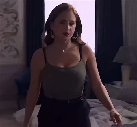 فيديو نيللي كريم صدرها مدور كبير لبن حليب مثيرة الفن والجمال