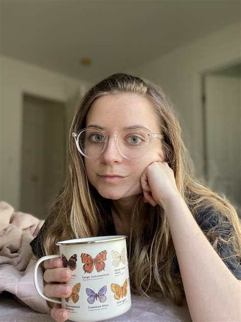 Pretty Eyes Bad Eyesight Scrolller