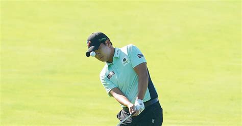 포토 김민규 시선에 걸린 볼