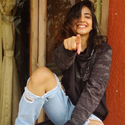 Srijla Guha শরীরে শুধু ডেনিম জ্যাকেট সৃজলার বোল্ড ছবিতে মন মজেছে