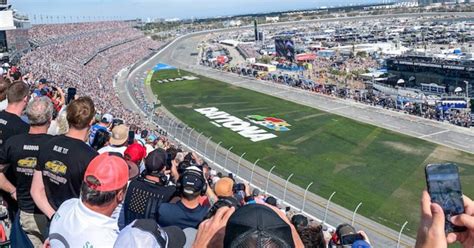 Race To The Finish An Inaugural Rv Trip To Daytonas Nascar 500 Go Rving