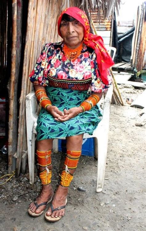Quien Me Puede Ayudar A Buscarme Una Imagen Vestuario De Una Mujer Y Un