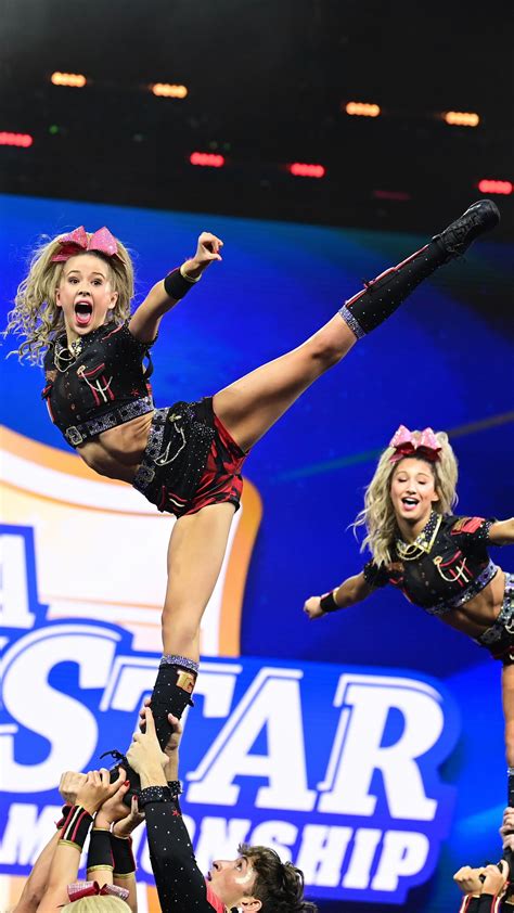 Uniformes De Animadoras All Star De Top Gun 54 Topgun Ideas Cheer