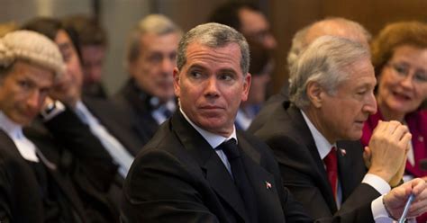 Con Prohibición De Acercarse A La Víctima Quedó El Exministro Felipe Bulnes Tras Ser Formalizado