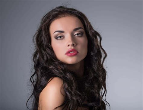 Elegant Portrait Beautiful Woman Wallpaper Wallpapersok