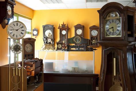 Relojes Antiguos Imagen De Archivo Editorial Imagen De Tradicional