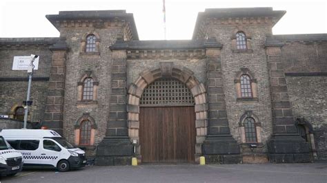 London Beim Sex Mit Häftling Gefilmt Wärterin In England Angeklagt Panorama Esslinger Zeitung