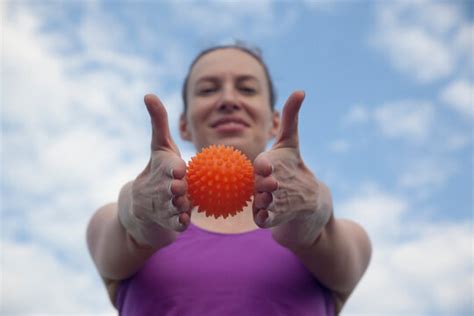 Massage Igel Bilder Stock Fotos And Videos Adobe Stock
