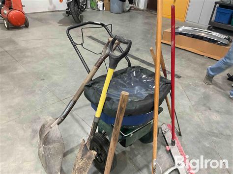 Dry Fertilizer Push Spreader Bigiron Auctions