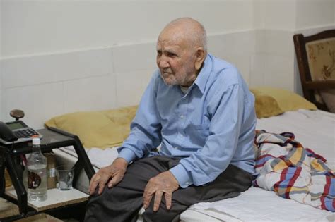 شهردار اصفهان با پدر شهید احمد روزبهانی دیدار و گفت‌وگو کرد ایمنا