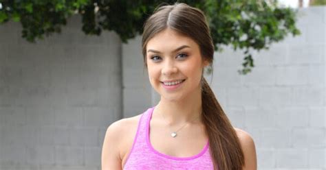 Novinha Gostosa De Cal A Legging Se Masturbando