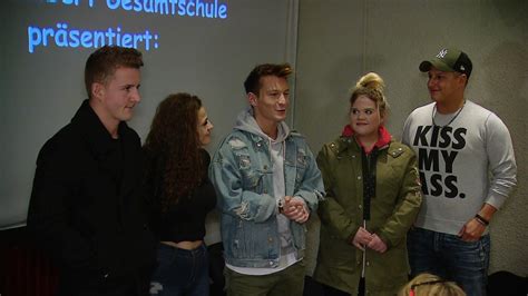 Der Schulfilm Video Krass Schule Die Jungen Lehrer Rtlzwei