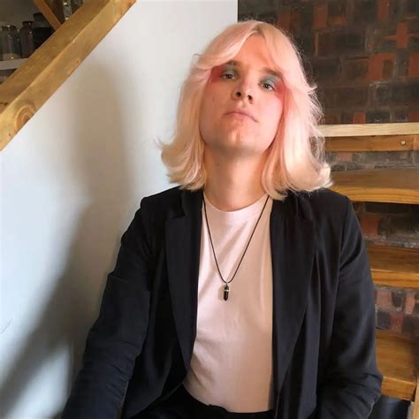 About Cassandra Roxburgh Medium