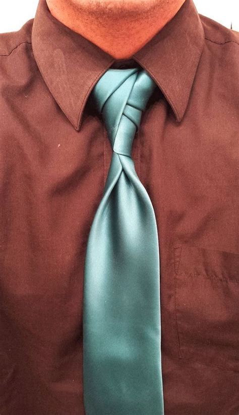 Easy And Quick Tie Wrap Styles For Mens How To Tie A Windsor Tie