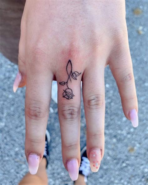 Minimalist Flower Tattoo Ideas For Subtle Beauty