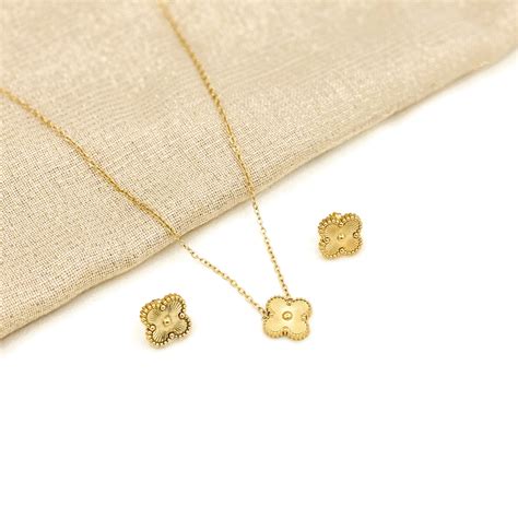 Van Cleef Locket Set Amber