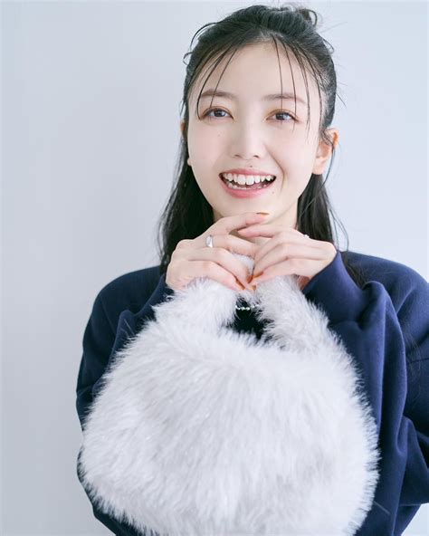 Seventeen Lookbook／今日のコーデ On Instagram 久保ちゃんがお題で④コーデ組んでみた👗💜 久保史緒里ちゃんが