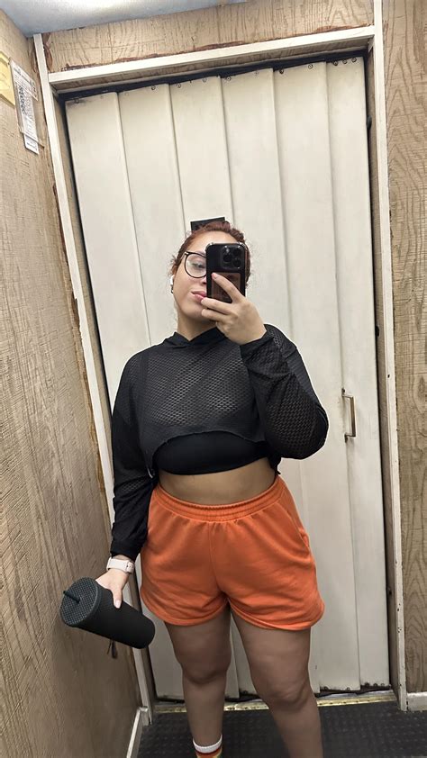 Who Else Goes To The Gym On The Croptop R Croptopgirls