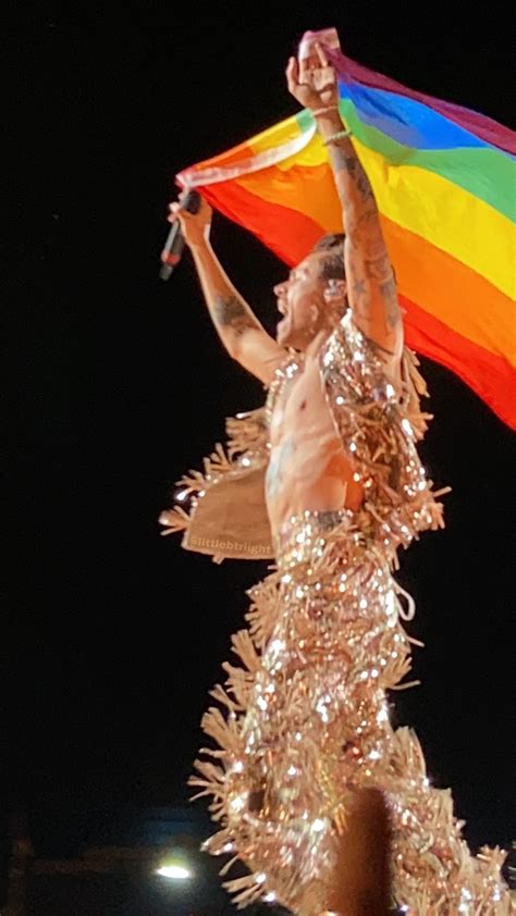 Harry Styles Stile Di Harry Styles Harry Styles Foto Di Harry Styles