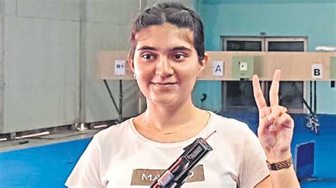 ఇషా గోల్డెన్‌ షూట్‌ Namasthe Telangana