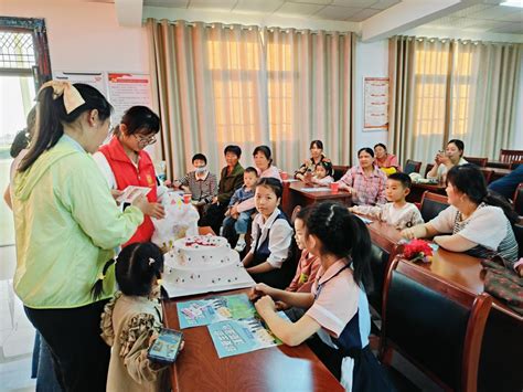 长丰县吴山镇：挚爱母亲节 浓情生日会中国网