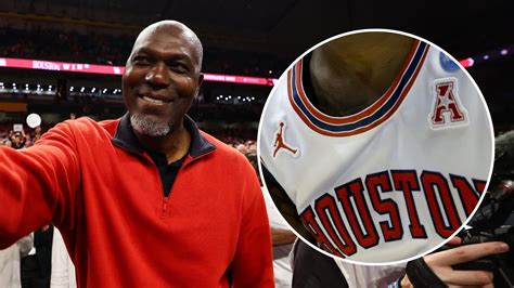 Jj Watt Leads Angry Nba Fan Reaction After Hakeem Olajuwon Was Denied Entry To Houston Cougars