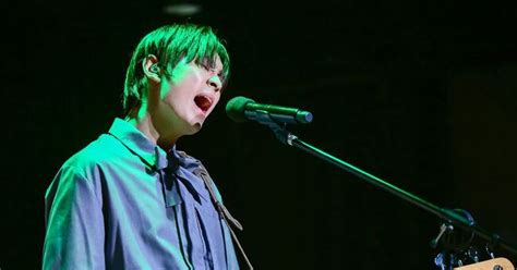 사진 열창하는 투지 정현