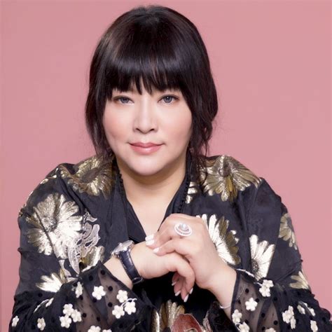 V星座 唐綺陽 能量交界，轉折感明顯，打開感官仔細觀察風向，自我省思 Vogue Taiwan