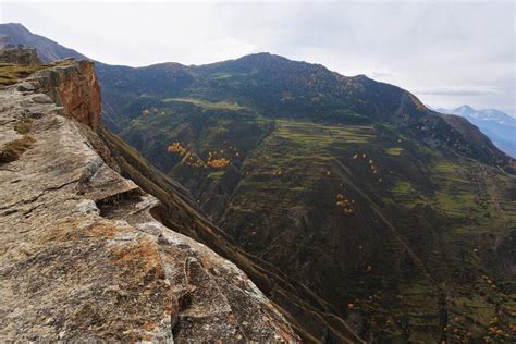 Premium Photo Aweinspiring View Encompassing Canyon And Towering