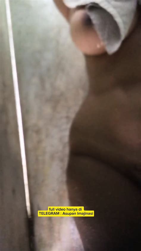 Ngintip Mandi Tante Toket Super Besar Eporner