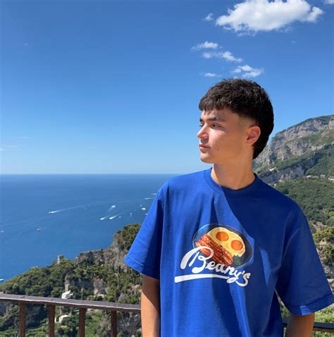 Lezer Estrena Per Bandera Una Oda A Lamor Que Perdura En El Record Primera Fila