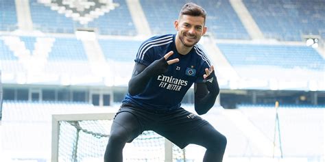 Hsv Verteidiger Weckt Interesse Ist Tim Leibold Nur Beim Aufstieg Zu