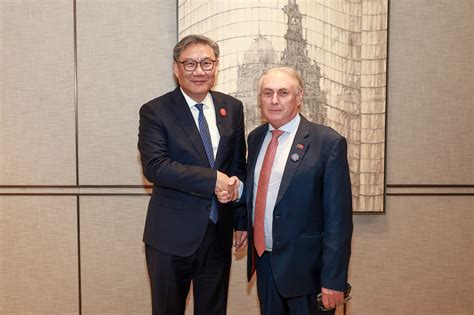 王文涛部长会见澳大利亚贸易部长法瑞尔