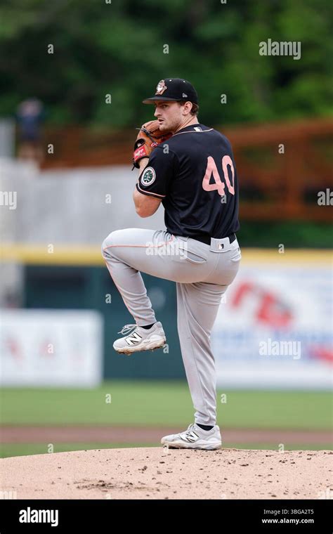 Columbus Clingstones Starting Pitcher Blake Burkhalter 40 In Action