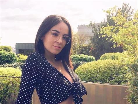 Agathe Auproux Affiche Un Décolleté Ultra Sexy Sur Instagram