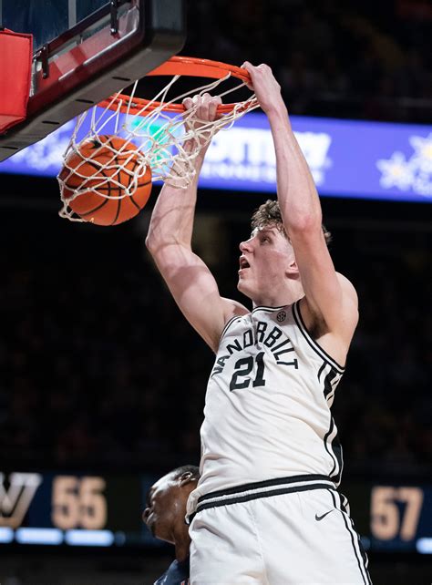 Vanderbilt Basketballs Liam Robbins To Sign With New Orleans Pelicans