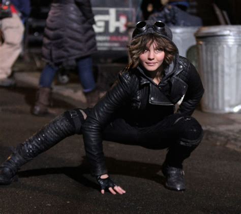 Camren Bicondova Gotham Tv Series Set Photos In Downtown Manhattan