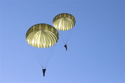 Sunpath Parachute Systems Skydiving Containers And Harness Systems Tjha