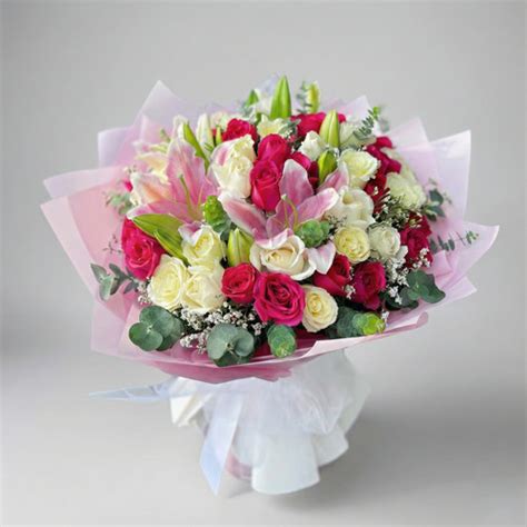 Grand Gesture Bouquet 4 Dozen Roses And Lilies