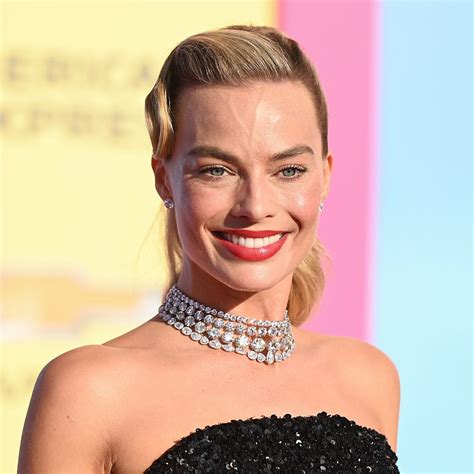 Has Margot Robbie Had A Nose Job And Buccal Fat Removal Doctors Weigh
