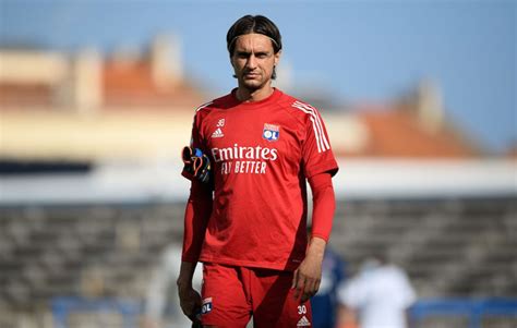 Official Ac Milan Sign Goalkeeper Tatarusanu From Olympique Lyonnais