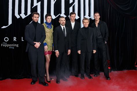 Emma Corrin Shows Off Her Nude Tits At The “nosferatu” Premiere In